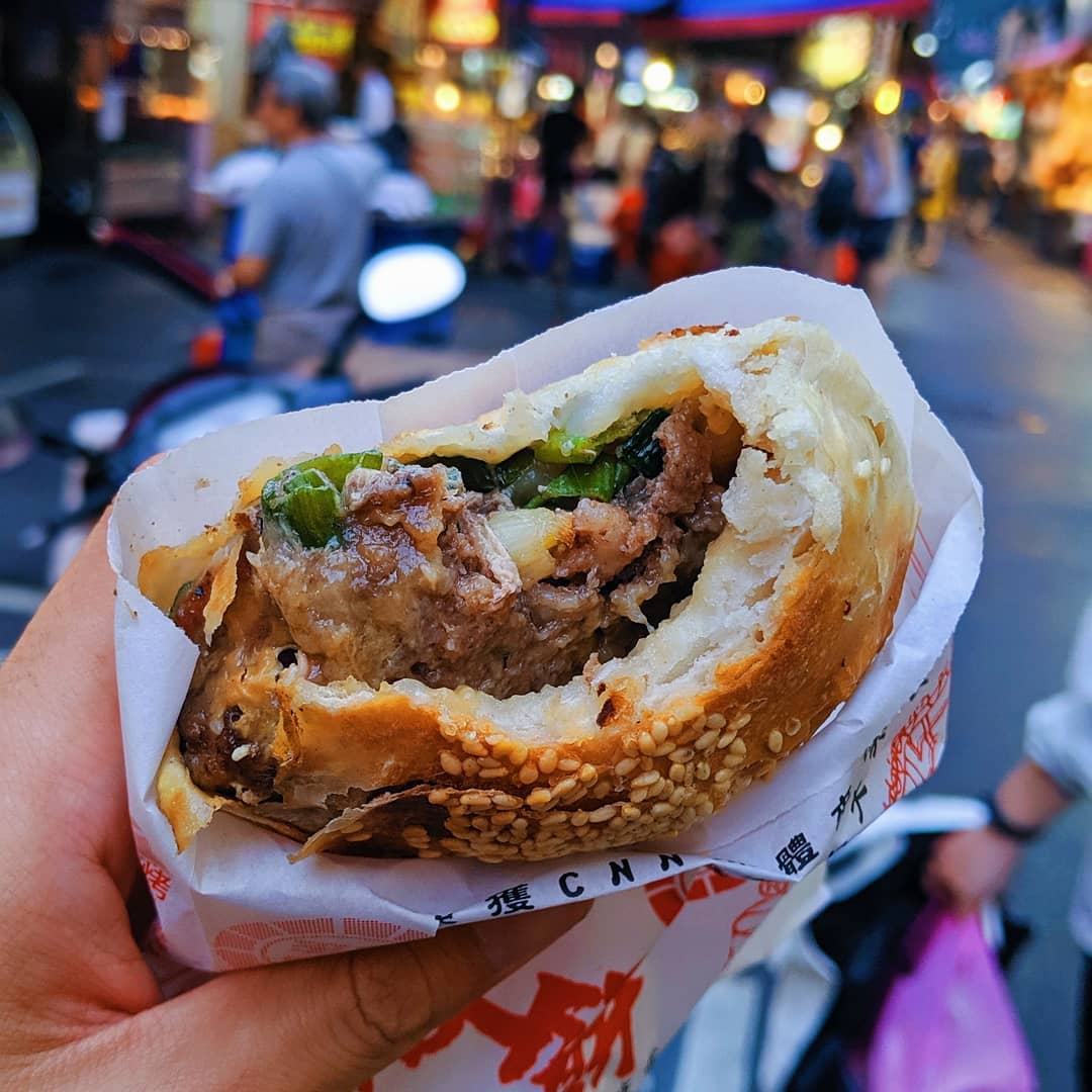 【饒河夜市美食】推薦18間饒河街必吃美食、排隊小吃、冰品甜點、人氣飲料全攻略 - 好好玩FUNIT