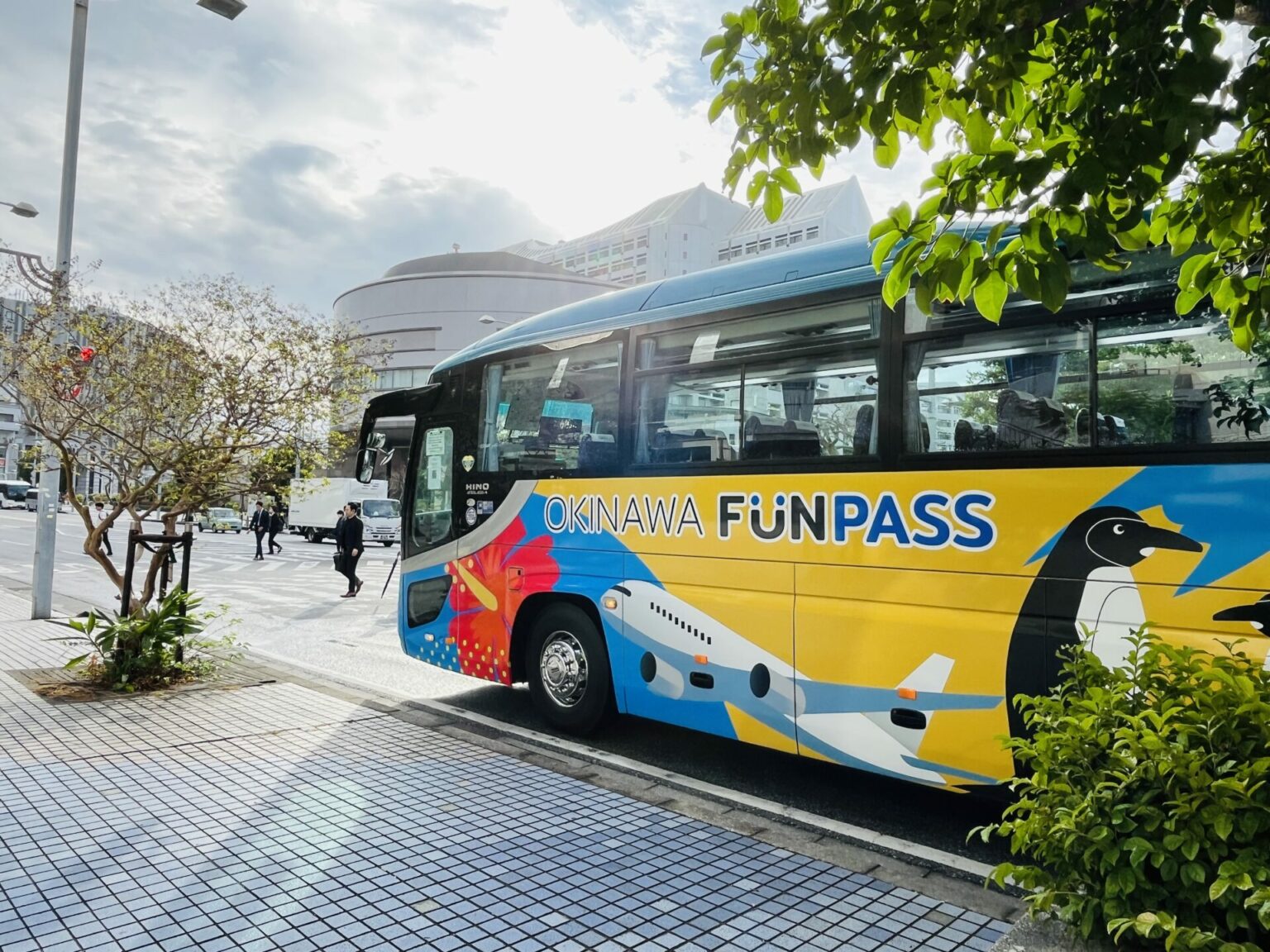 【沖繩DMM水族館】超夯餵食體驗、必玩重點、門票交通，DMM Kariyushi水族館全攻略！ - 好好玩FUNIT 2025